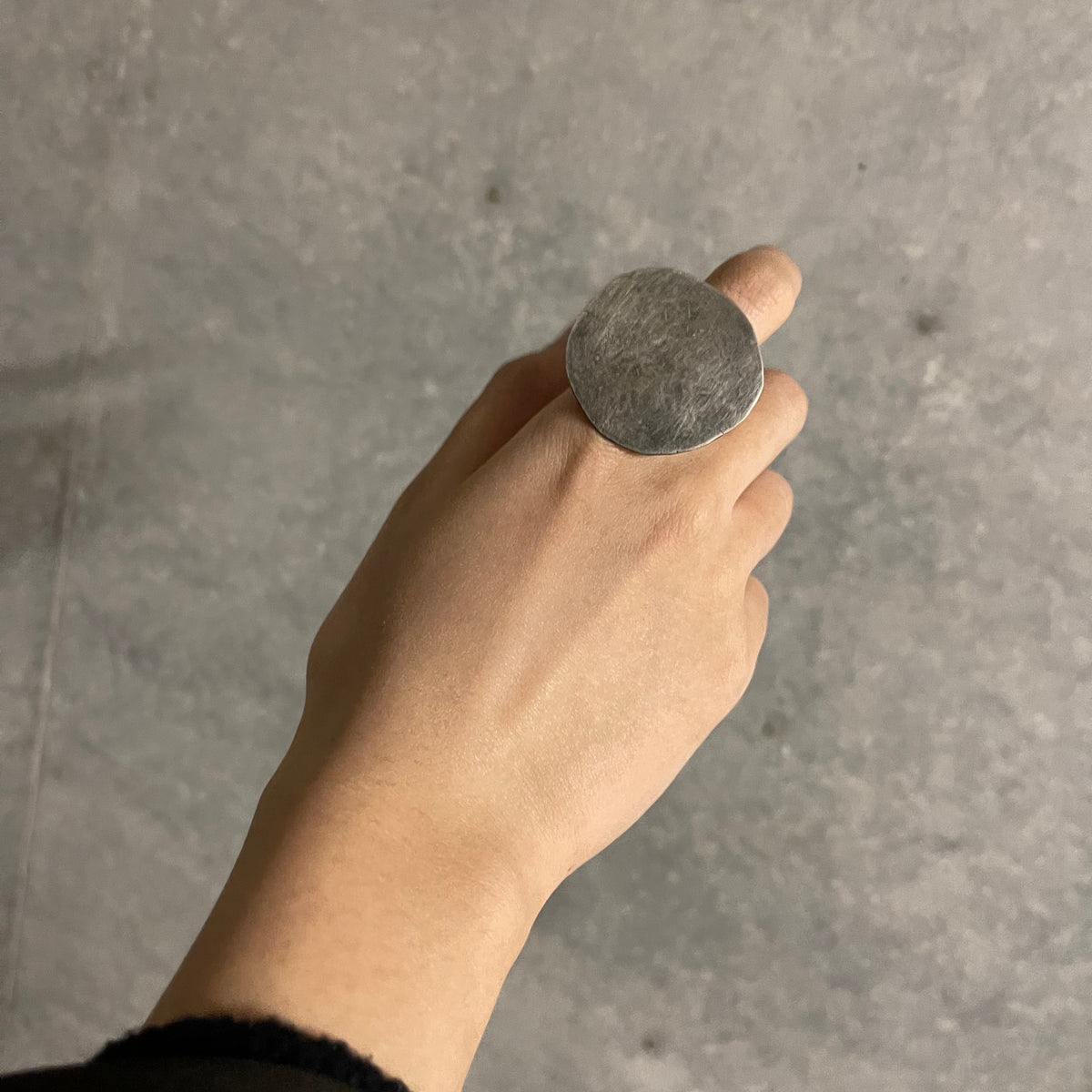 Silver Flat Circle Ring – HiNGE Dept Accessory